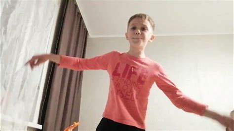 Трек про белку летучку Youtube