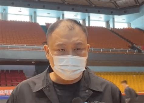 王晗球员在处理球时需冷静陶汉林身体有好转不会缺席比赛 山东男篮 四川男篮 外援