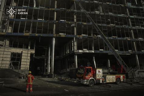 У Києві завершили аварійно рятувальні роботи після ранкового удару балістикою Читайте на Ukr Net