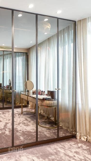 Шкаф с зеркальными фасадами