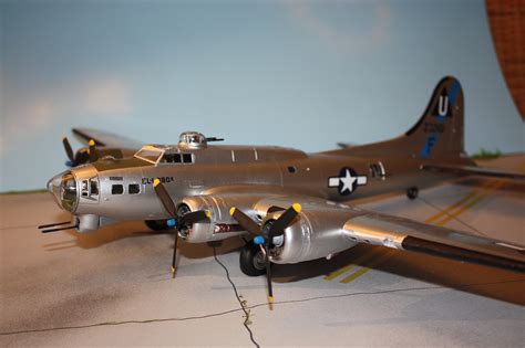 B 17g Flying Fortress Plastic Model Airplane Kit 148 Scale