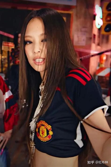 时尚圈怎么蹭世界杯热度可能是让美女穿球衣 知乎