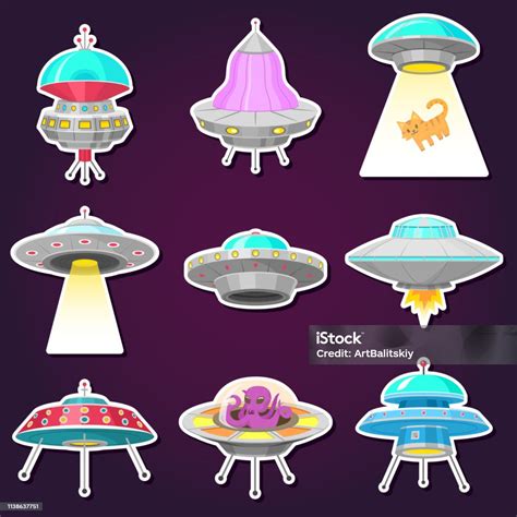 Ufo 스티커의 집합입니다 외계 우주선 미확인 비행 물체 환상적인 로켓 우주 공간에서 우주 우주선 벡터 일러스트 레이 션에 흰색