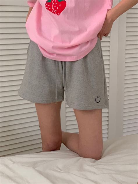 뮤데이즈 [뮤데이즈] 꾸안꾸 스마일 자수 허리밴딩 면 쭈리 반바지 추리닝 트레이닝 3부 숏팬츠 66사이즈 77사이즈 위시버킷