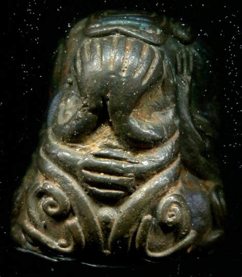 หลวงปู่เอี่ยม วัดหนัง พระปิดตายันต์ยุ่ง พิมพ์นะหัวเข่า 3 เกลอ เนื้อสัมฤทธิ์ กรุงเทพฯ Excellent