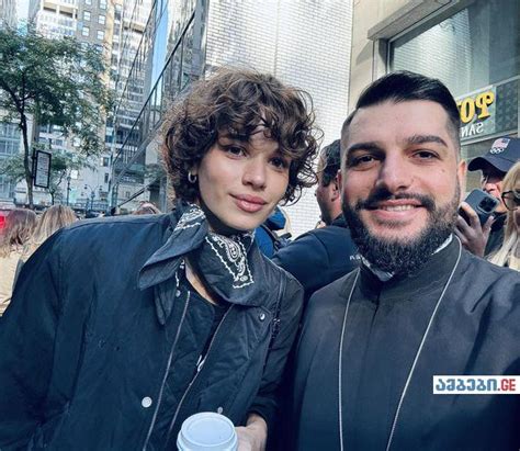 მატილდა გვარლიანი ნიუ იორკში საკუთარ არჩევანს აფიქსირებს ფოტოები ამერიკიდან Ambebi Ge