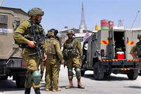 الاحتلال يعتقل 32 مواطنا من محافظة الخليل