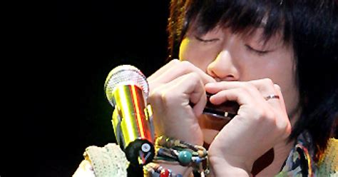 [포토엔] 윤도현 하모니카 부는 아름다운 소년으로 변신