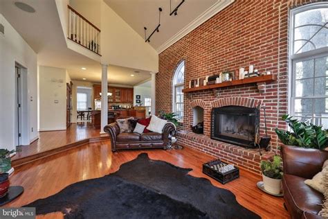 This Zillow Listing Has A Very Tasteful Sex Den