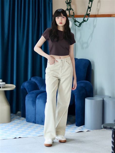 ดูไอเดียสไตล์การแต่งตัวสำหรับ「เสื้อฮู้ด ผ้าสเวต แขนยาว แบบสวมหัว、ยีนส์ ทรงกว้าง ขาตรง」 Uniqlo Th