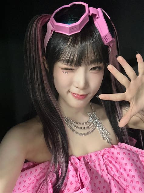 230218 Choi Yena Twitter Update Rizone