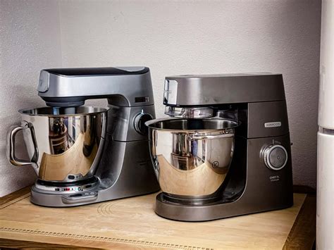 Kenwood Chef Titanium Baker XL (im Test) - Mann backt