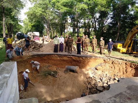 ဆိပ်ဖြူမြို့နယ်တွင် ဆိပ်ဖြူ ဆော ကားလမ်းမပေါ်ရှိ တံတားတစ်စင်း မိုးသည်းထန