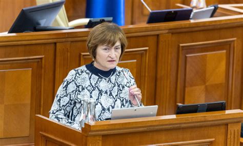 Fosta Deputată Iulia Dascălu A Părăsit Pas După Neinclu­derea Pe Lista Pentru Parlamentare