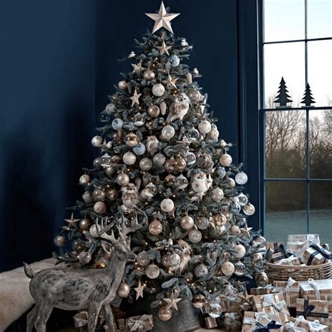 Как украсить елку на Новый 2025 год Змеи как нарядить фото