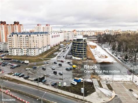 도시도로 고속도로 건물의 높이에서 창에서 전망과 겨울에 주차 도시의 파노라마 0명에 대한 스톡 사진 및 기타 이미지 0명 2017년 거리 Istock