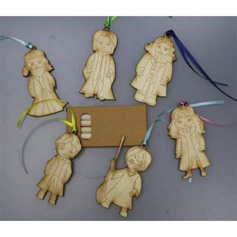 СЕТ ОТ КОЛЕДНИ фигурки ЗА ОЦВЕТЯВАНЕ ХАРИ ПОТЪР ЦВЕТНИ МОЛИВИ