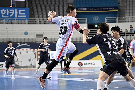 두산 Sk호크스 꺾고 H리그 초대 챔피언 등극 남자핸드볼