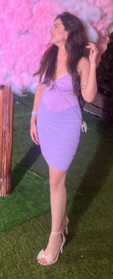 Simran Dhanwanis Feet