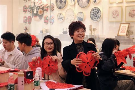 魅力非遗 趣味剪纸 ——“魅力非遗”（第六期）之剪纸艺术进校园活动成功举办 院团委