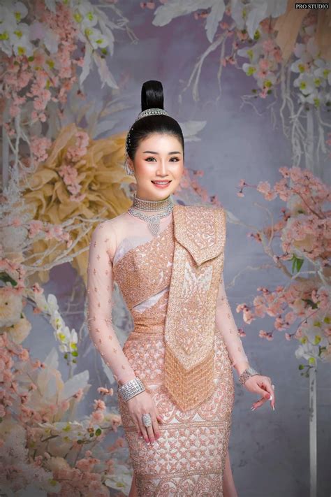 Pin By Myanmar Dress On Burmese Wedding Dress Myanmar Traditional Dress Myanmar Dress Design