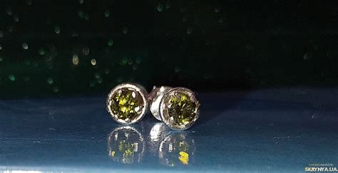 Купити Срібні сережки пуссети з фіанітом Skrynya Ua