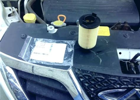 Как заменить масло и масляный фильтр в двигателе Chery Tiggo FL. Замена ...