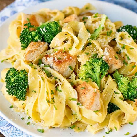 Chicken Fettuccine Alfredo With Broccoli