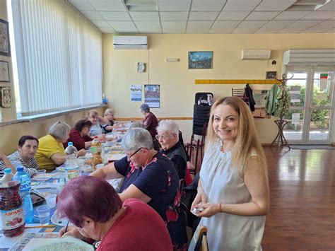 Занимания по рисуване дигитални умения фотография приложни изкуства танци музика и