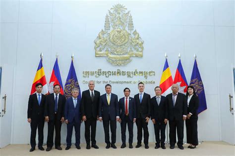 ក្រុមហ៊ុនបរទេសចំនួន៤ស្វែងរកឱកាសវិនិយោគនៅកម្ពុជាលើវិស័យថាមពល សុីសុីថាមស៍