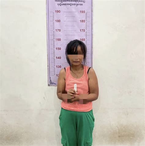 សមត្ថកិច្ចខណ្ឌដូនពេញឃាត់ខ្លួនស្ត្រីម្នាក់ជាមួយថ្នាំញៀន៧កញ្ចប់ សារព័ត៌មាន នគរវត្ត