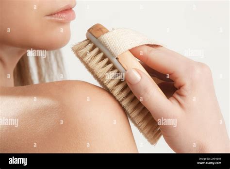 Dry Body Brush Woman Dry Brushing Body To Reduce Cellulite Detoxify