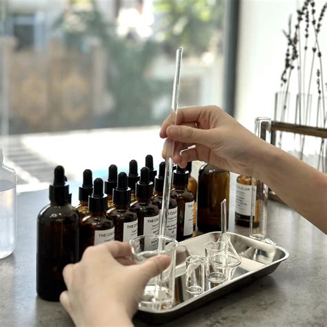 The Oola Lab Khám Phá Thế Giới Nước Hoa Tự Pha Chế Đầy Sáng Tạo The