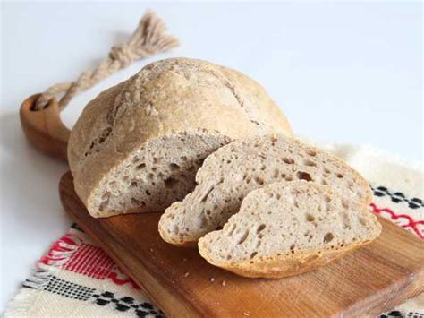 Пшеничная закваска для хлеба (из цельнозерновой и белой муки) — рецепт ...
