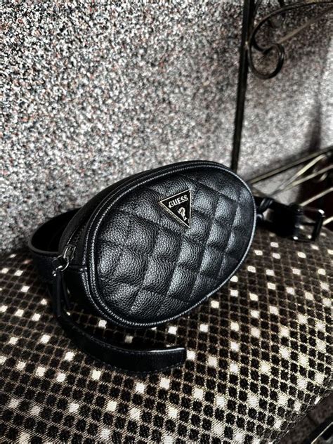 Сумка поясна Guess — цена 1200 грн в каталоге Бананки Купить аксессуары по доступной цене на