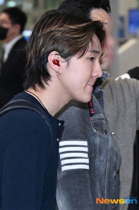 비오 눈에 확 띄는 ‘빨간 무선이어폰 포토엔hd 손에 잡히는 뉴스 눈에 보이는 뉴스 뉴스엔