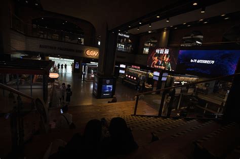 영화관의 계절 극장으로 돌아올까 시사in