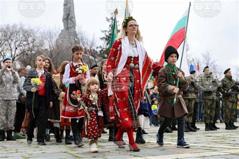 С молебен и поднасяне на цветя пред Паметника на руските освободители на хълм Бунарджика в