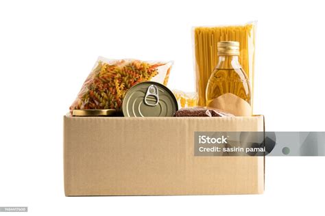클리핑 경로가 있는 흰색 배경에 기부 보관 및 배달을 위한 식품 다양한 음식 파스타 식용유 및 통조림 0명에 대한 스톡 사진 및 기타 이미지 Istock