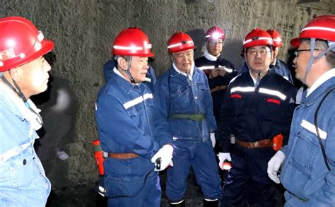 集团公司党委书记、董事长王佳喜在新疆龙煤能源公司富城矿业公司调研检查安全生产工作。