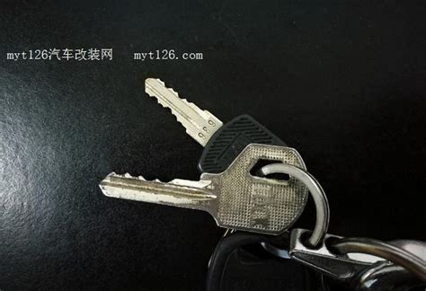 更换卡罗拉车钥匙电池 Myt126汽车改装网
