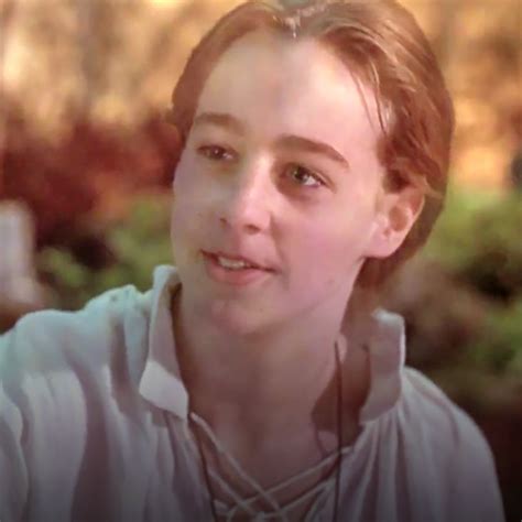 Heres What Thackery Binx From Hocus Pocus Looks Like Now E Online Ca