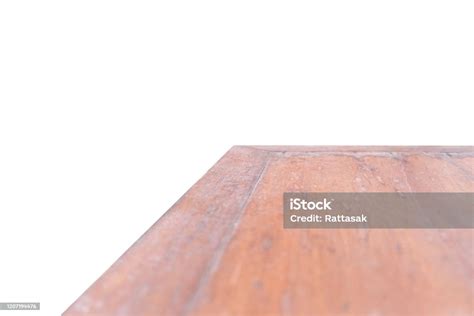 오래 된 더러운 갈색 나무 판자 나무 보드 흰색 배경에 격리 다른 텍스트 나 이미지를 입력하기위한 공간을 복사합니다 갈색에 대한 스톡 사진 및 기타 이미지 Istock