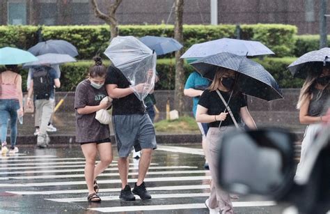 雨彈變更猛！5縣市豪、大雨特報 慎防雷擊和強風 生活 中時新聞網