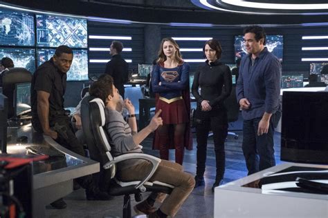 Supergirl Dean Cain Returns In New Photos