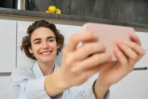 How To Take Good Selfies The Ultimate Guide