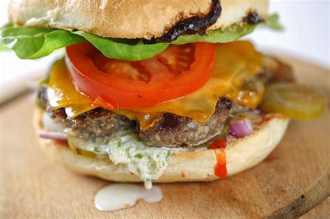 양상추 체 다 바베 큐 소스 토마토 맛 있는 치즈 쇠고기 햄버거 0명에 대한 스톡 사진 및 기타 이미지 0명 고기 굽기 Istock