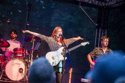 Contact Leonie Jakobi