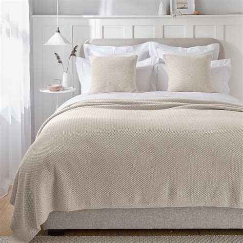 18 Best Bed Throws To Add Comfort And Colour To Your Home