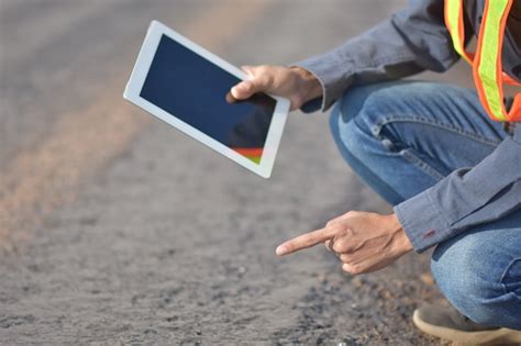 Premium Photo Engineer Holding Tablet